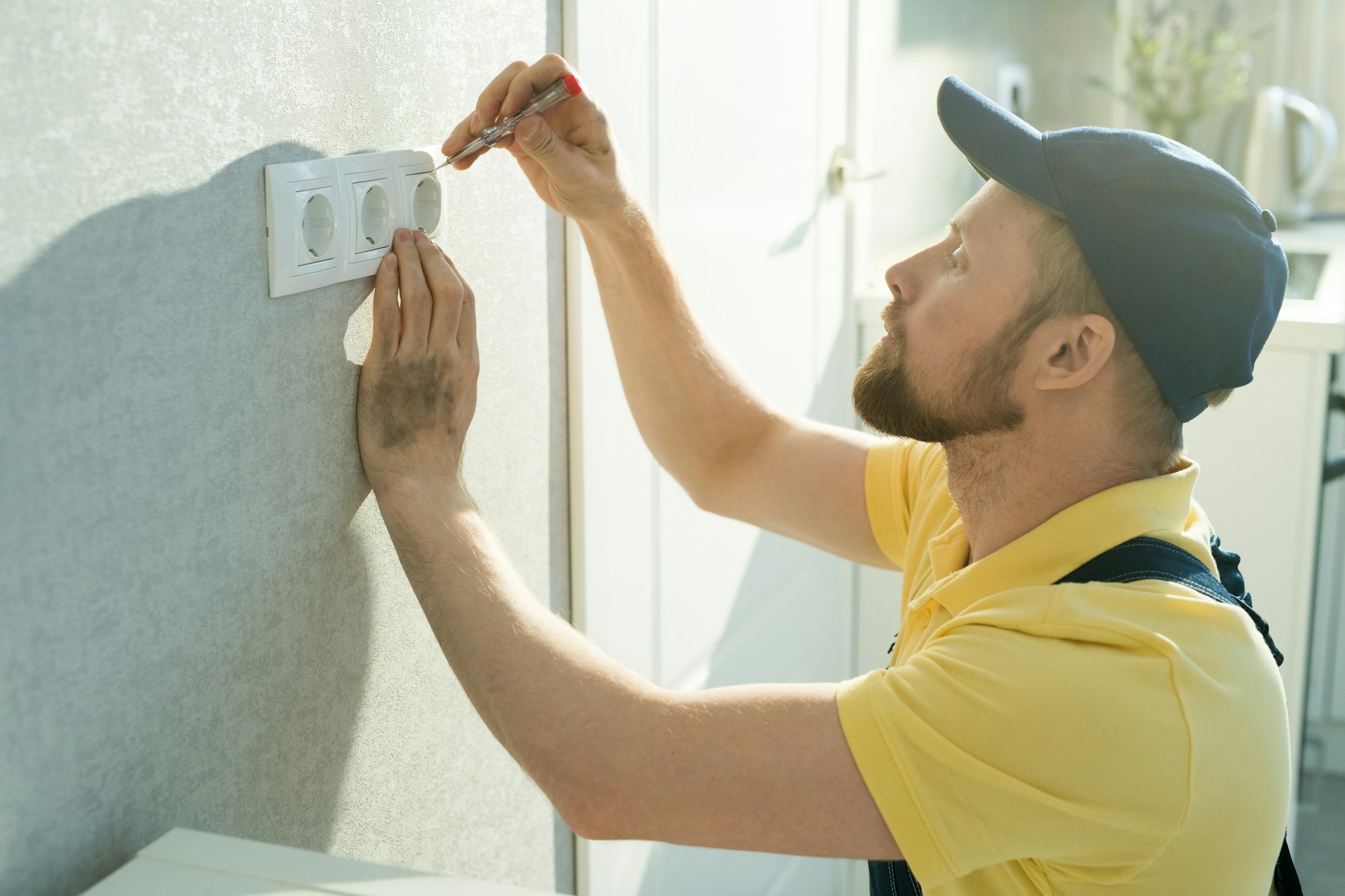 Electrical outlet installation in North Vancouver
